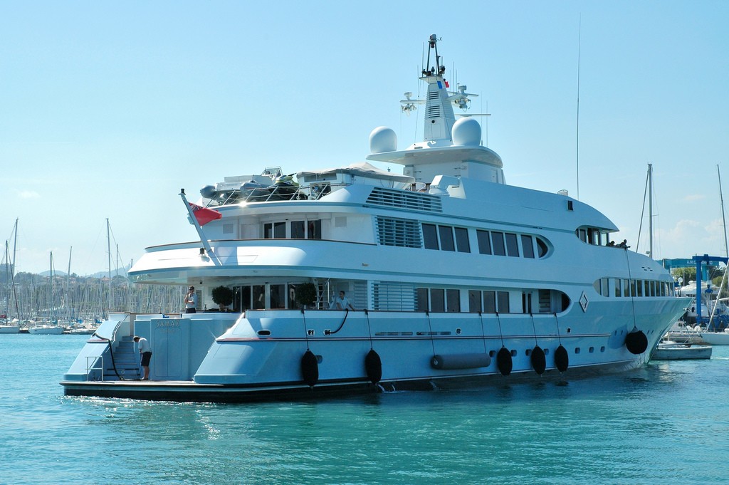 Yacht SAMAX, Feadship | CHARTERWORLD Luxury Superyacht Charters